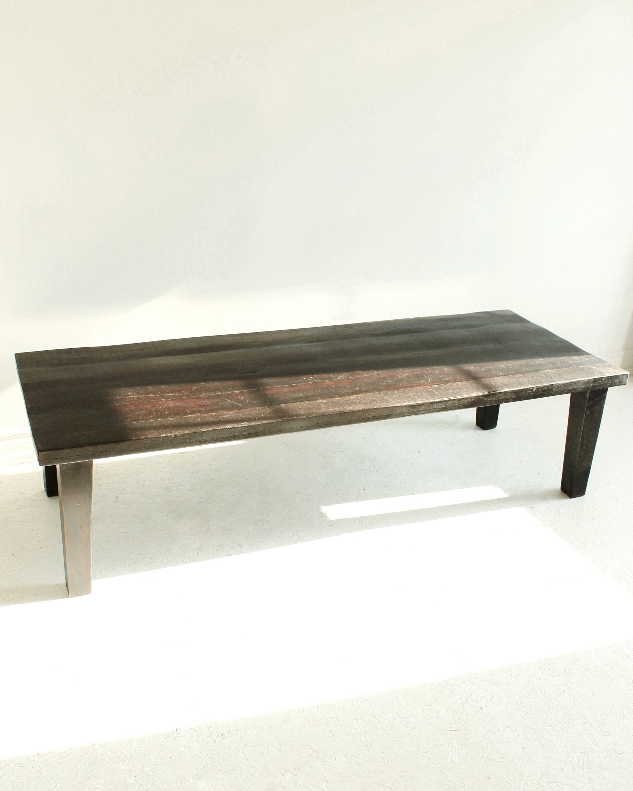 Minimal Reclaimed Wood Rustic Coffee Table // Black – THE GERDU